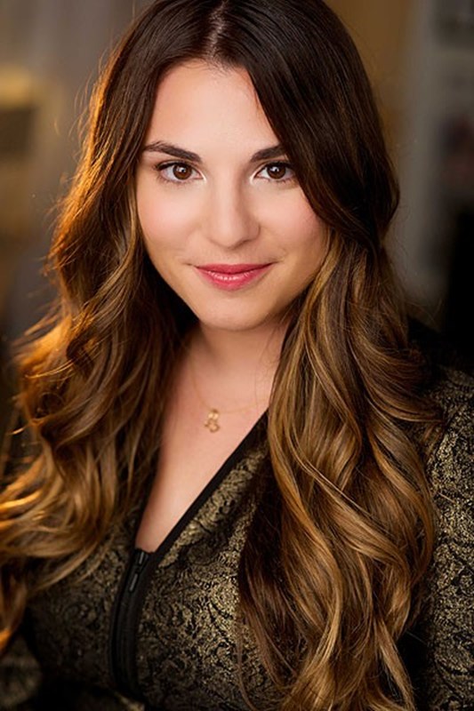 Victoria Aveyardová | Albatros media